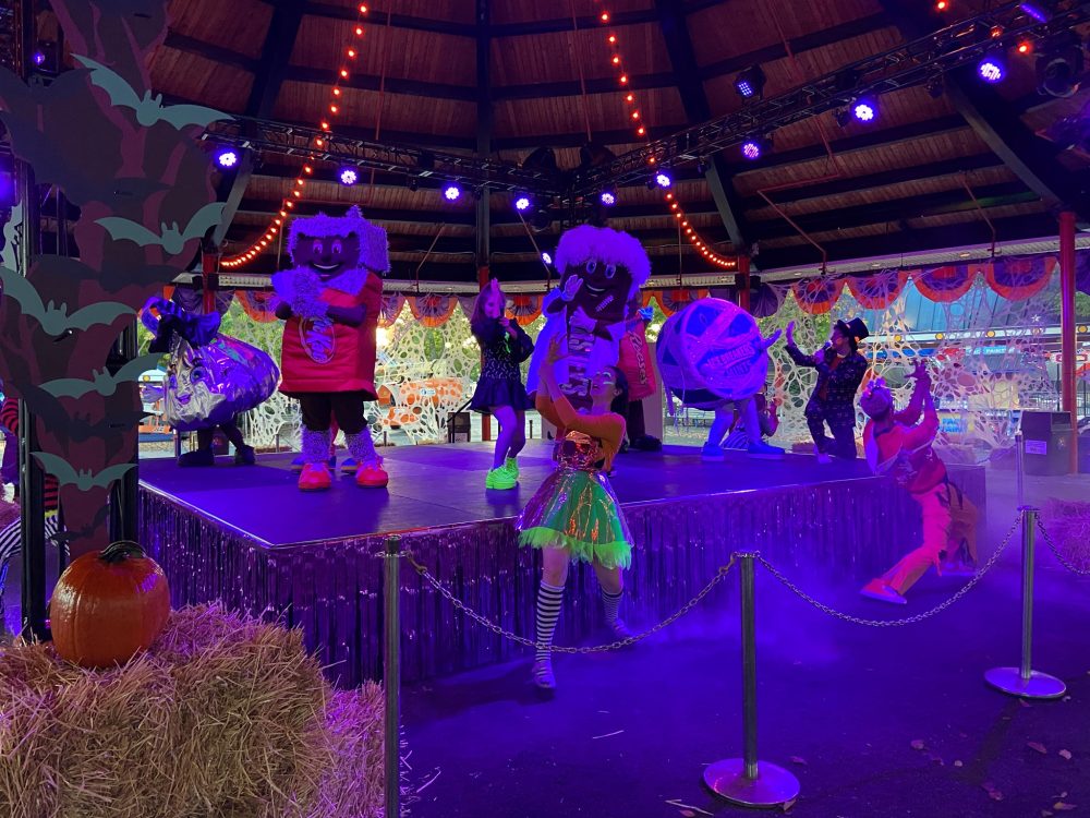 Best Guide To The Most Haunted Halloween In Hersheypark - LA Family Travel