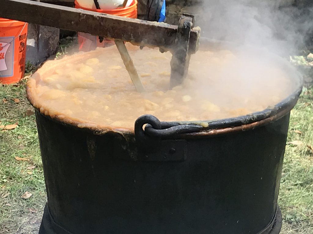 5 Must-Visit Apple Butter Festivals in the USA - LA Family Travel